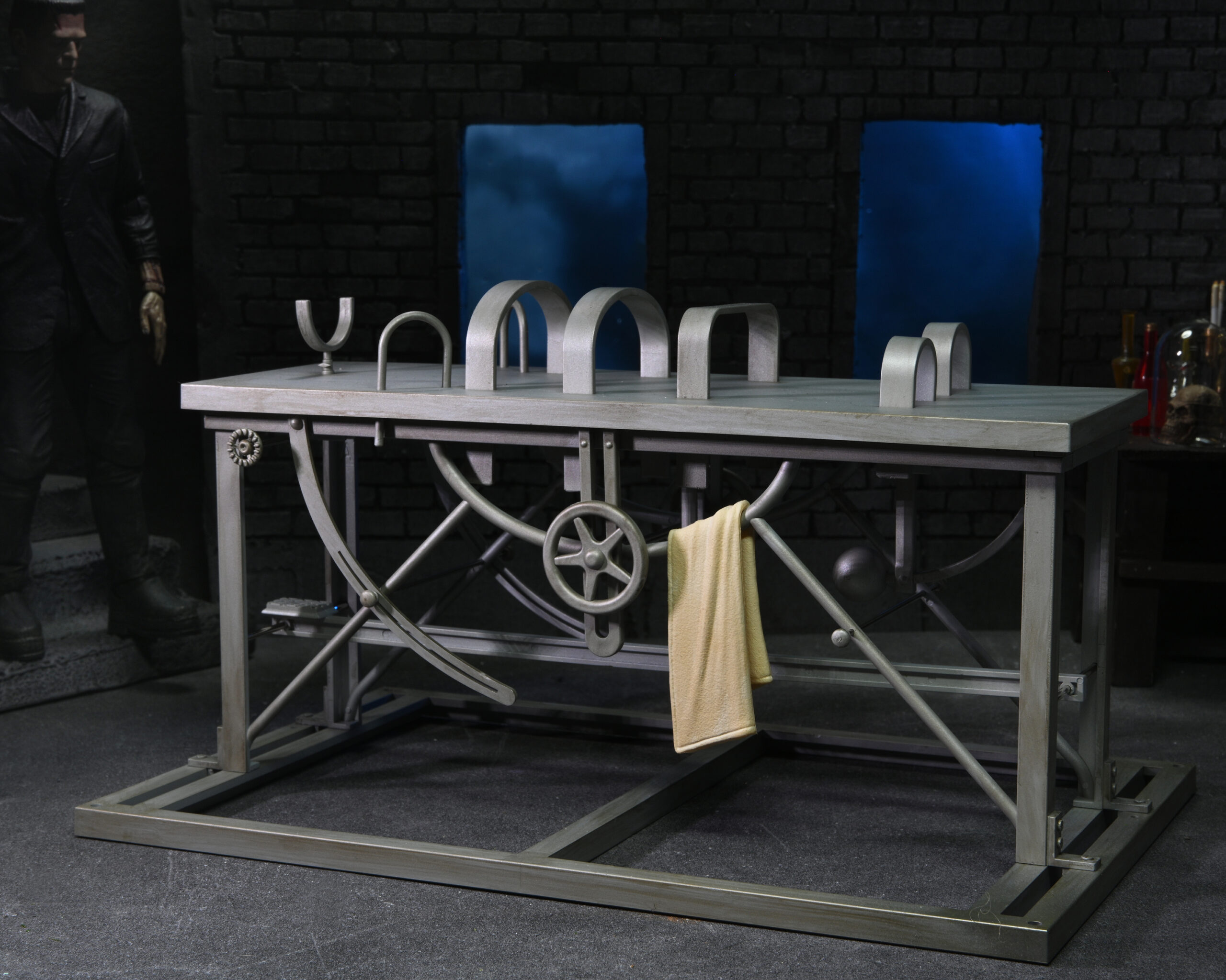 Universal Monsters 7-inch Scale Accessory Set – Frankenstein NECA 04827