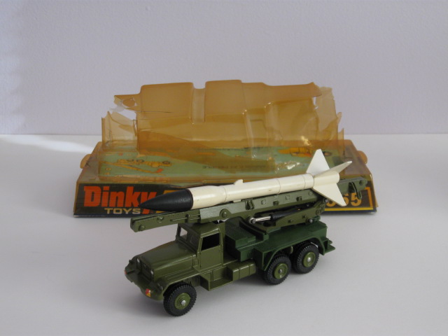Dinky Toy (GB) Ref. 665 Honest John rocket launcher truck