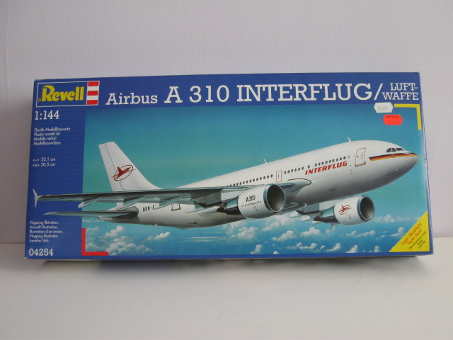 Revell Ref. 4254 Airbus A310 Interflug / Luftwaffe airplane 1:144