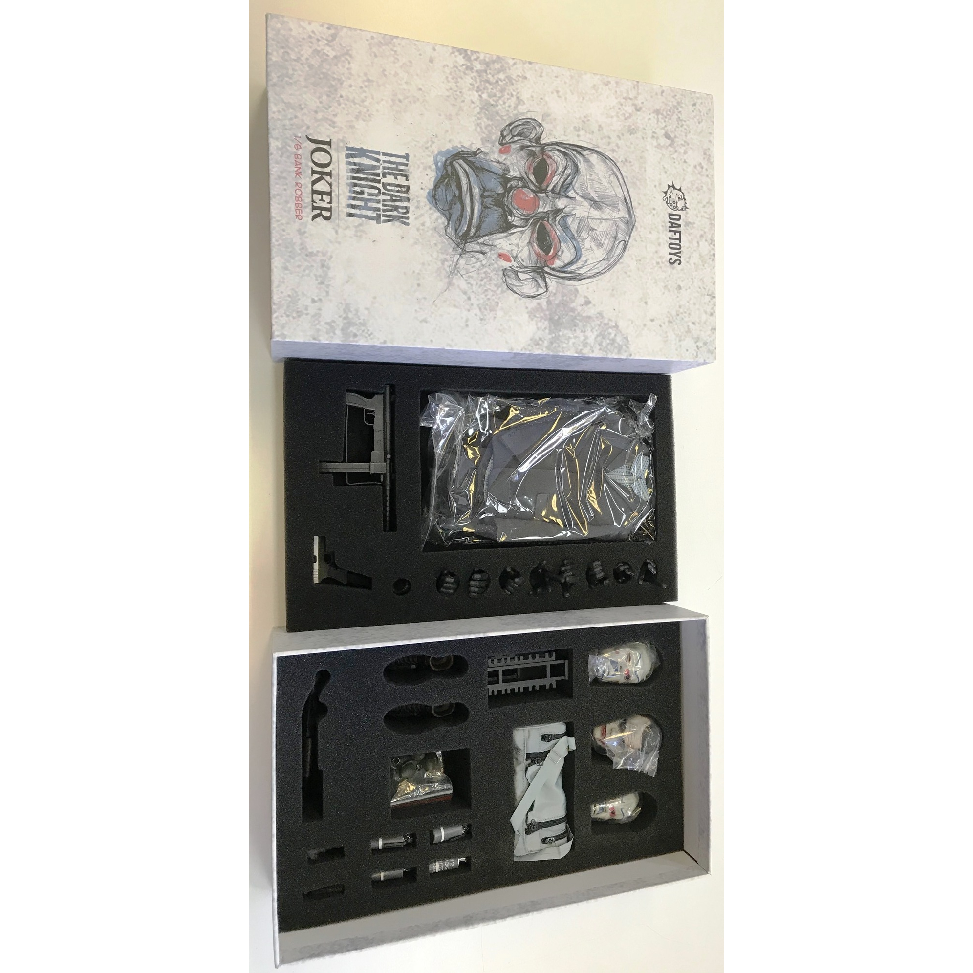 DC The Dark Knight Joker 1:6 scale Bank Robber outfit (action figure ...